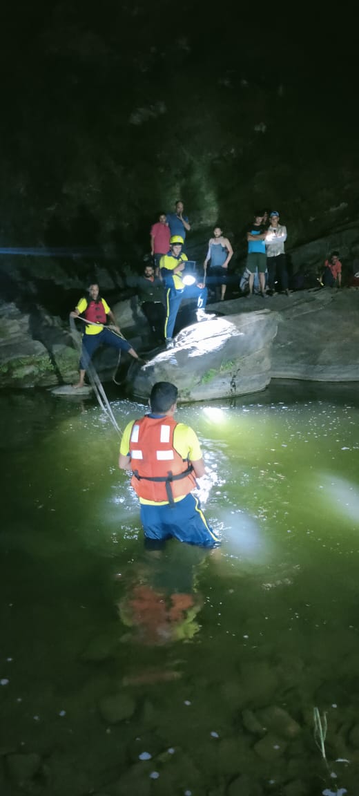 उत्तराखंड:-(दुखद) यहाँ हुआ दुखद हादसा,नदी में डूबे युवक व युवती,परिवार में कोहराम,SDRF ने किया ...