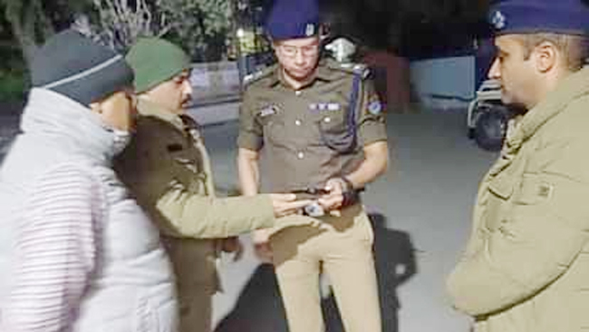 पुलिस और गौ तस्कर के बीच मुठभेड़, तस्कर गिरफ्तार - Corbett Halchal (कॉर्बेट हलचल)