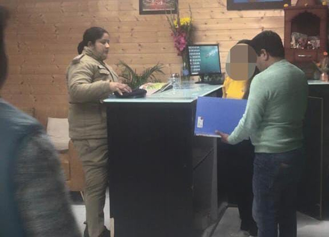 हल्द्वानी में स्पा सेंटरों में पुलिस की छापेमारी, अनियमित्ताओं पर चालान - Corbett Halchal ...