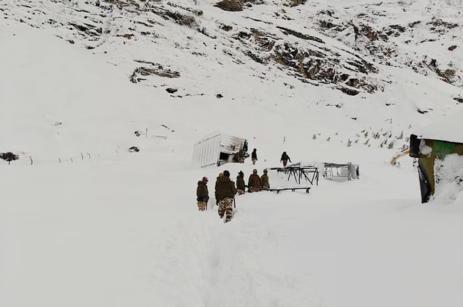 चमोली: माणा हिमस्खलन में लापता श्रमिकों के शव मिले, आठ श्रमिकों की मौत - Corbett Halchal ...