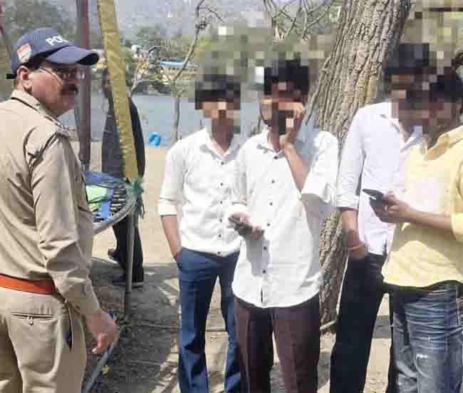झील में वोटिंग के दौरान स्टंटबाजी पर पुलिस सख्त, चार युवकों पर कार्रवाई - Corbett Halchal ...