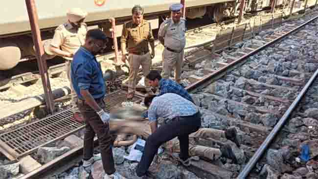 दुःखद- ट्रेन के आगे कूद कर आरपीएफ के जवान ने दी जान - Corbett Halchal (कॉर्बेट हलचल)