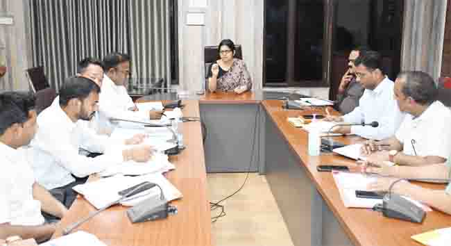 डीएम के जल जीवन मिशन के लम्बित कार्यों को दो माह में पूर्ण करने के निर्देश - Corbett Halchal ...