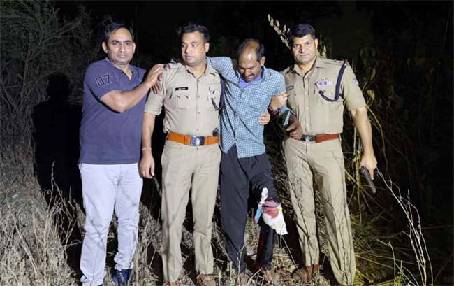 पैरोल पर फरार हत्यारा दो साल बाद उत्तराखंड में गिरफ्तार, पुलिस मुठभेड़ में घायल - Corbett ...