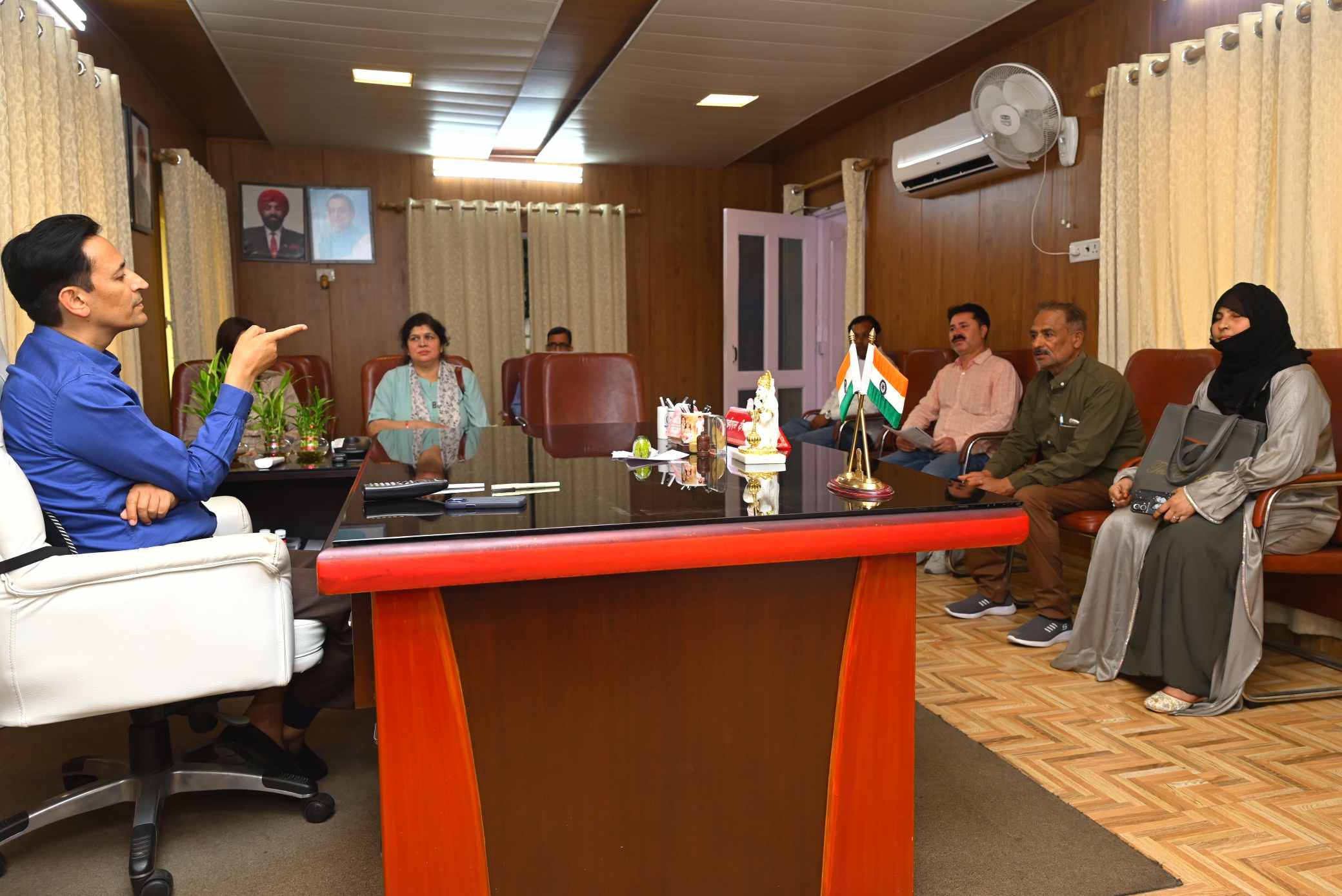 बड़ी खबर-(रामनगर) फर्जी प्रमाणपत्र से भूमि बिक्री का मामला, आयुक्त ने दिए जांच के निर्देश ...