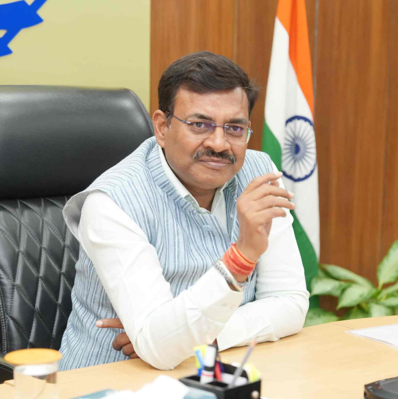 बड़ी खबर-(देहरादून) आज से विभागों में अनिवार्य रूप से बायोमैट्रिक ...