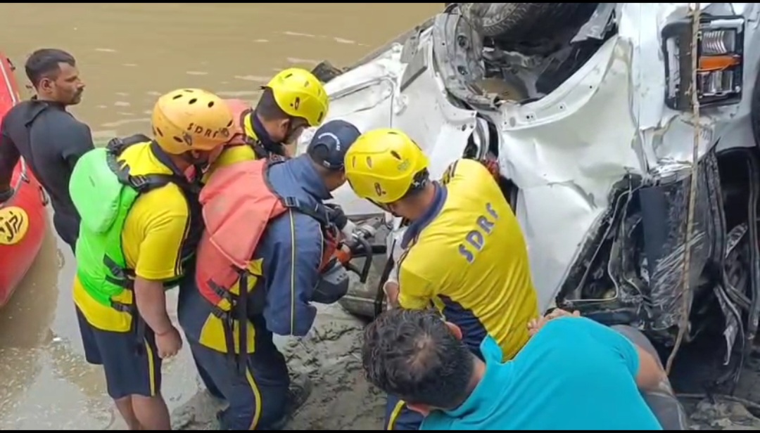 दुखद-(उत्तराखंड) थार वाहन गहरी खाई मे दुर्घटनाग्रस्त, पांच की मौत - Corbett Halchal (कॉर्बेट हलचल)