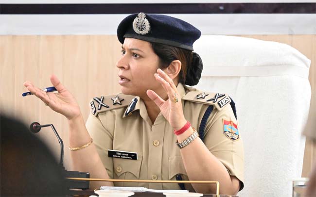 कुमाऊं में नशे की लड़ाई का नया अध्याय: 914 किलो मादक पदार्थ हुआ तहस-नहस! - Corbett Halchal ...