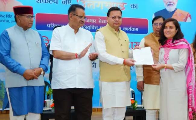 परिवहन विभाग में नई ऊर्जा: मुख्यमंत्री धामी ने 112 नवचयनित परिवहन ...