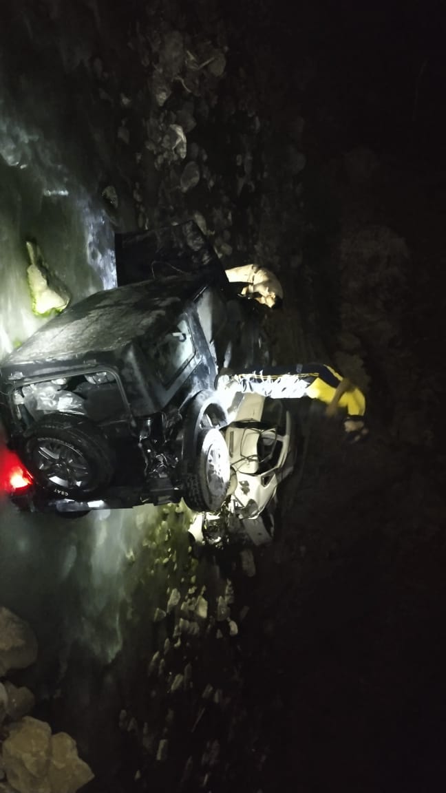 उत्तराखंड मे देर रात थार वाहन हुआ दुर्घटनाग्रस्त, SDRF ने रात के अंधेरे में चलाया रेस्क्यू ...