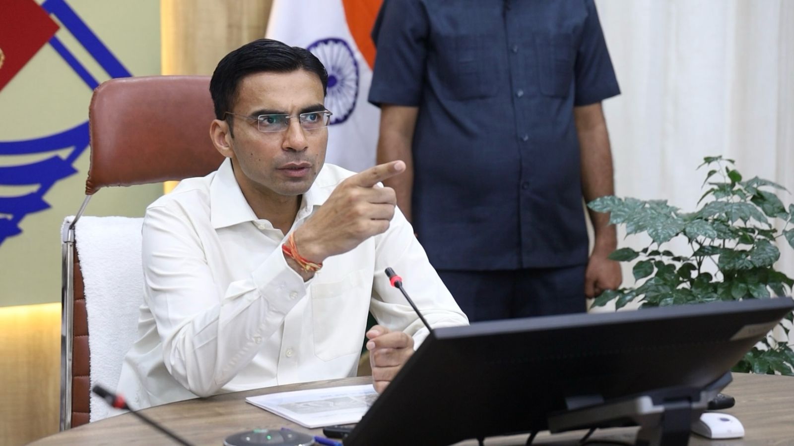 विद्युत आपूर्ति बाधित करने पर एस्मा की चेतावनी, डीएम ने कहा – “सब ...