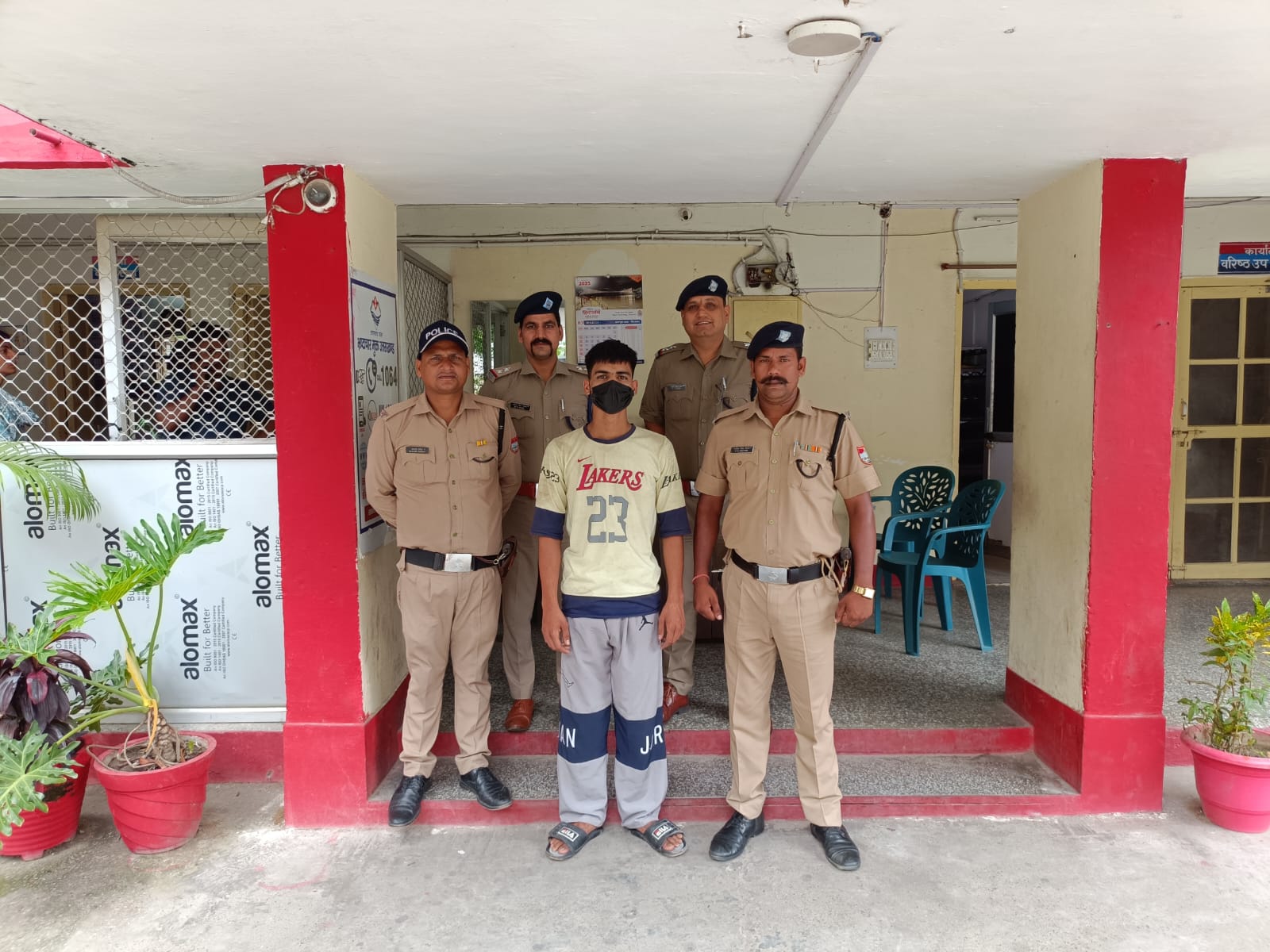 रामनगर मे हुए हत्याकांड के एक और आरोपी को पुलिस ने चोरपानी से किया गिरफ्तार - Corbett Halchal ...