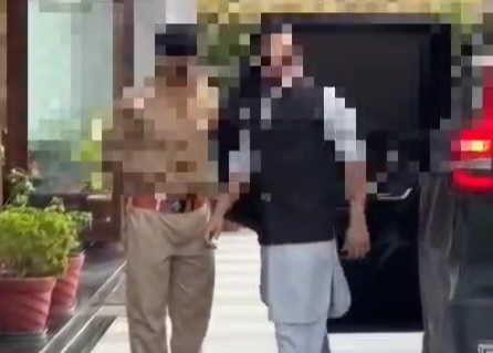 उत्तराखंड पुलिस की वर्दी पहनकर बनाए गए वायरल वीडियो पर SSP नैनीताल का सख्त रुख, युवकों पर की गई ...