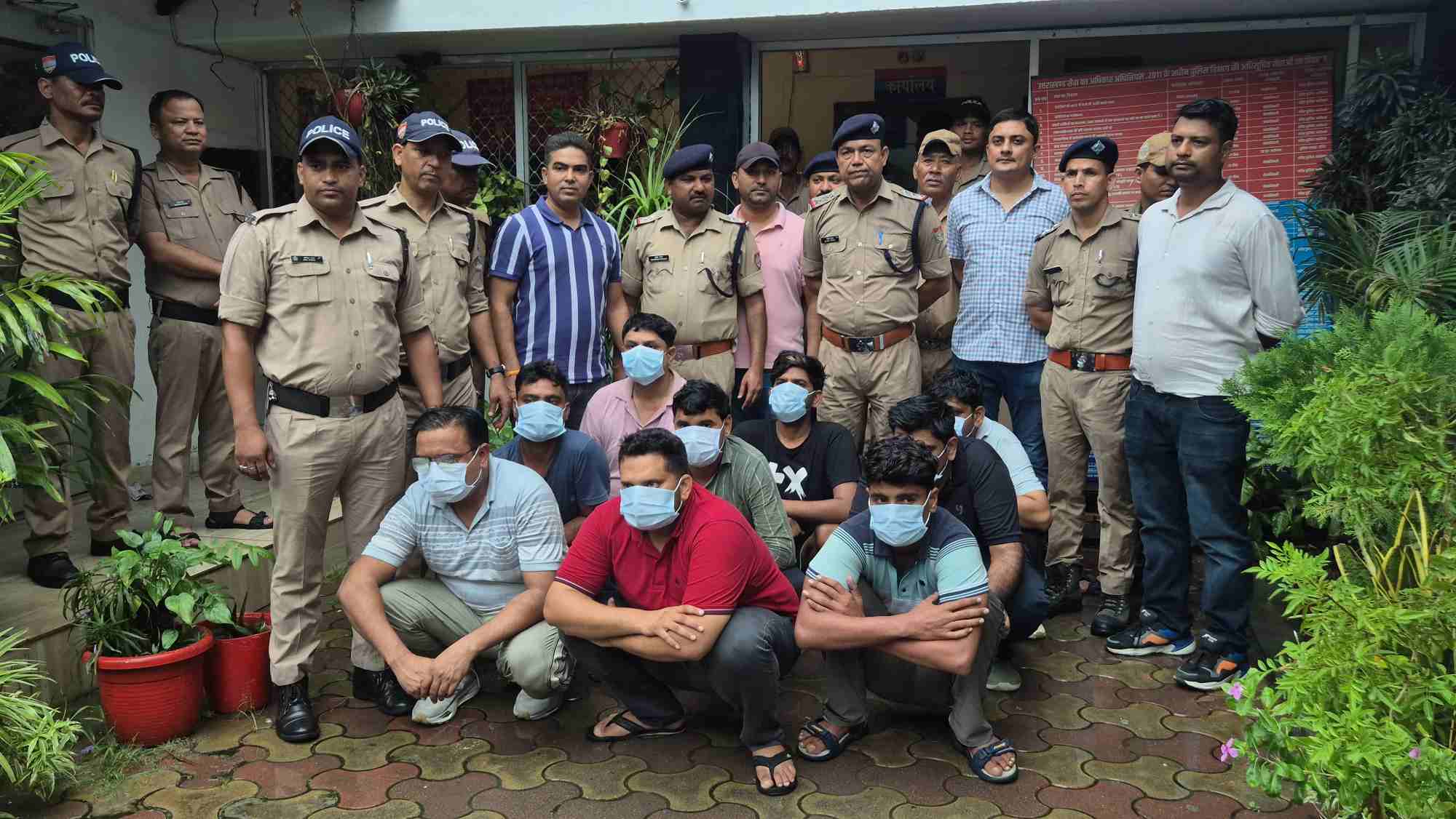 बिग ब्रेकिंग-नकल माफिया का पर्दाफाश: SSP नैनीताल ने किया गैंग का ...