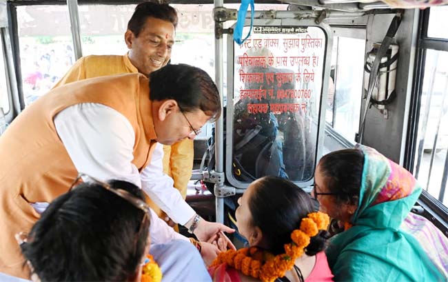 बुज़ुर्गों को मिली आस्था की उड़ान, तीर्थ यात्रा पर निकले श्रद्धालु ...
